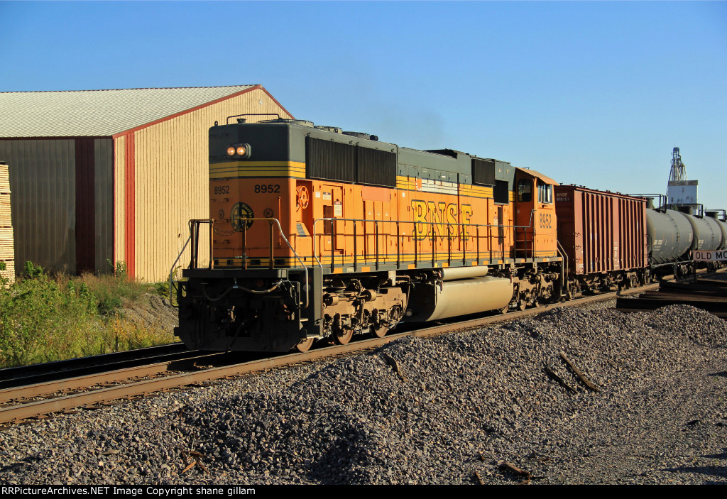 BNSF 8952